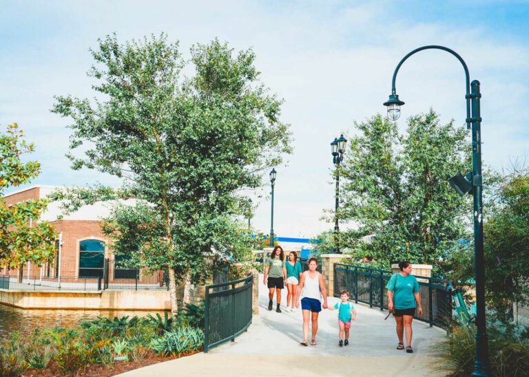 Tropic Hideaway RV Resort - Luxury Gulf Coast RV Park, Foley AL